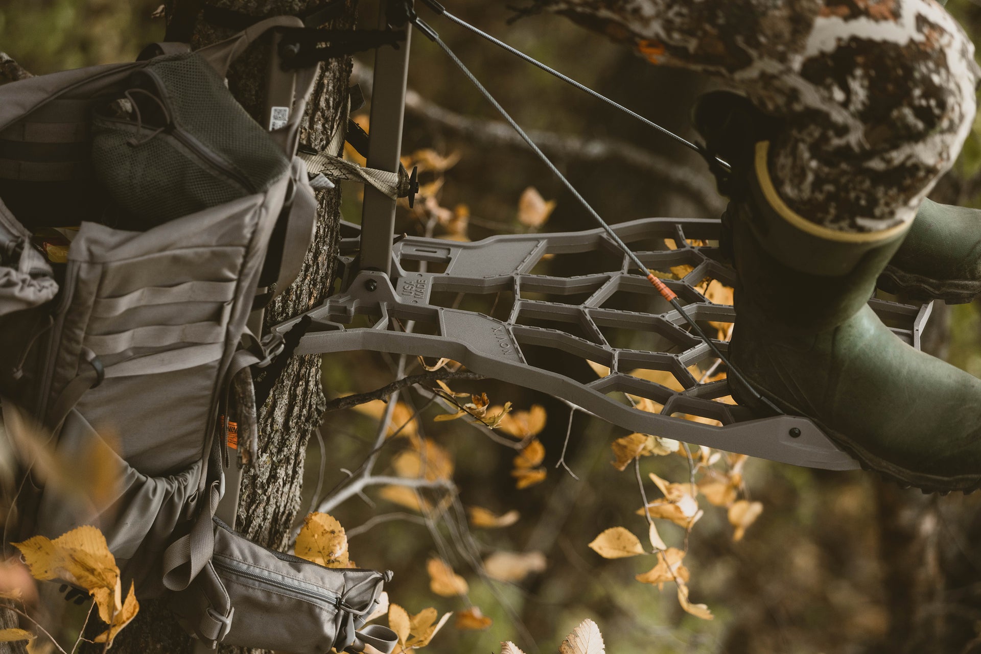 Helo Hang On Treestand - Novix Outdoors